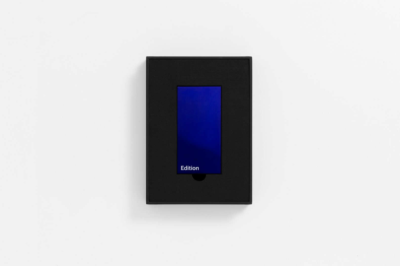 Edition ：来一抹 Pantone 072u 蓝 – Malt 麦芽